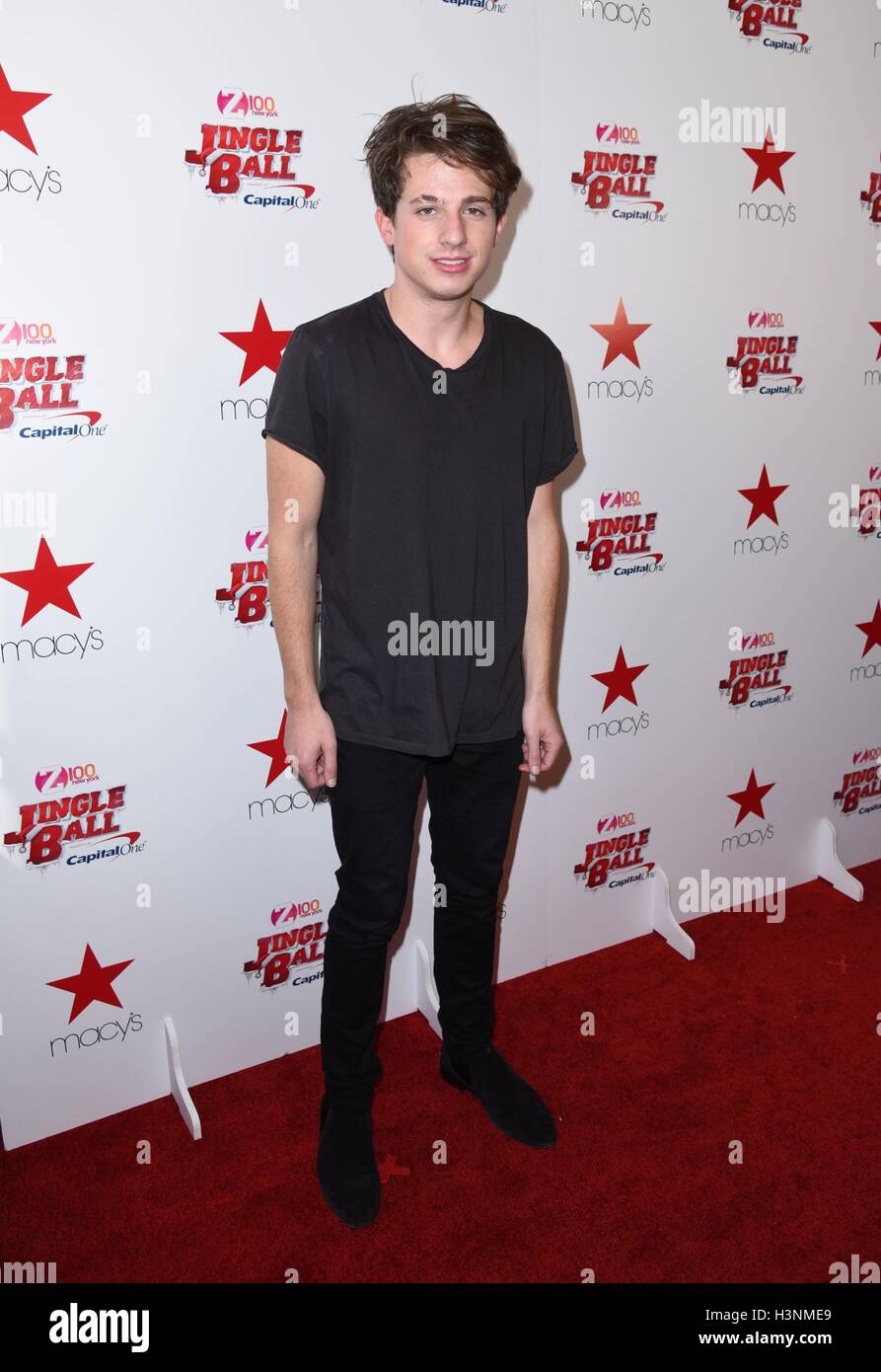Charlie puth red carpet event hi-res stock photography and images - Alamy