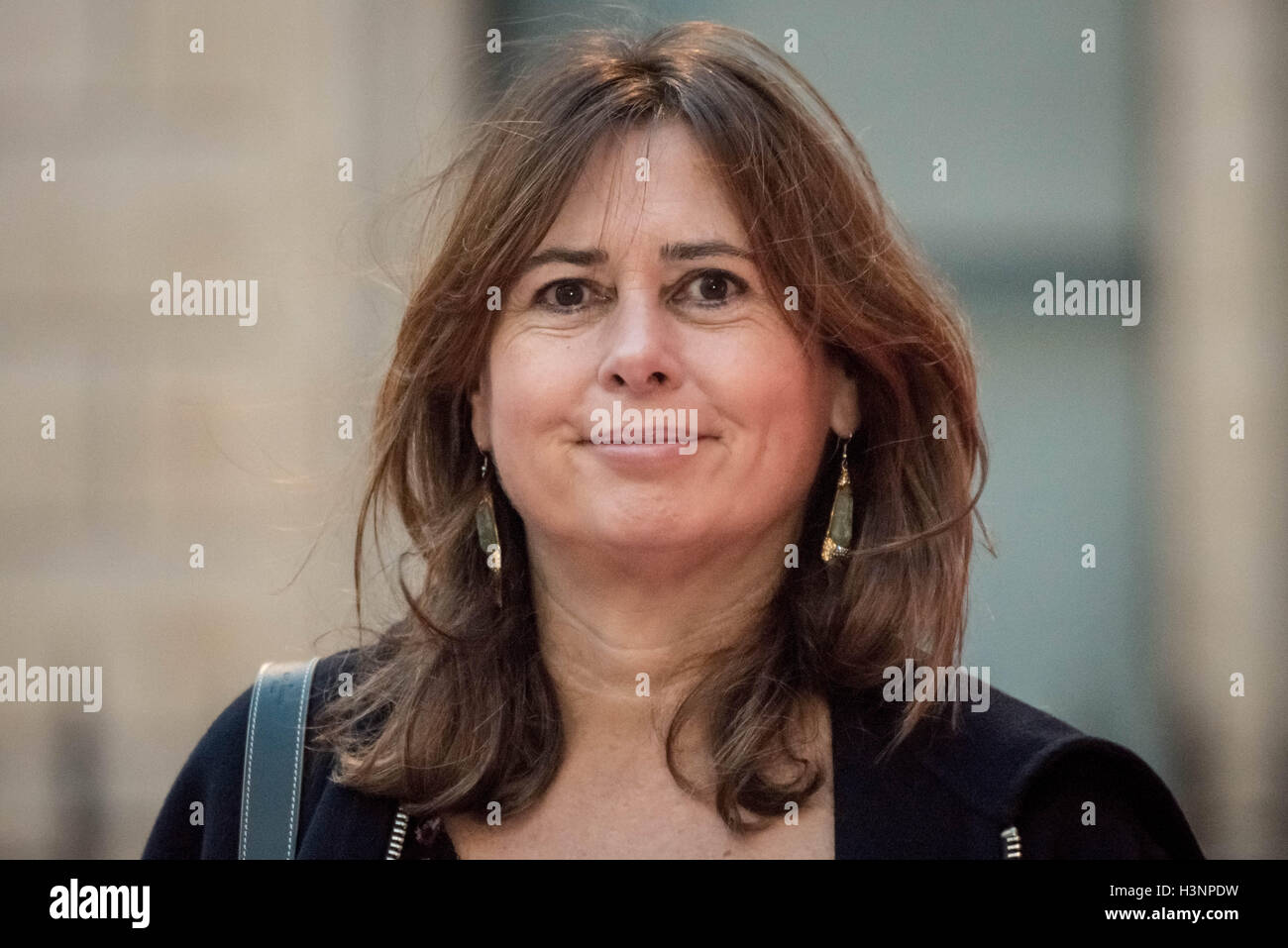 Editor in chief of british vogue magazine hi-res stock photography and ...