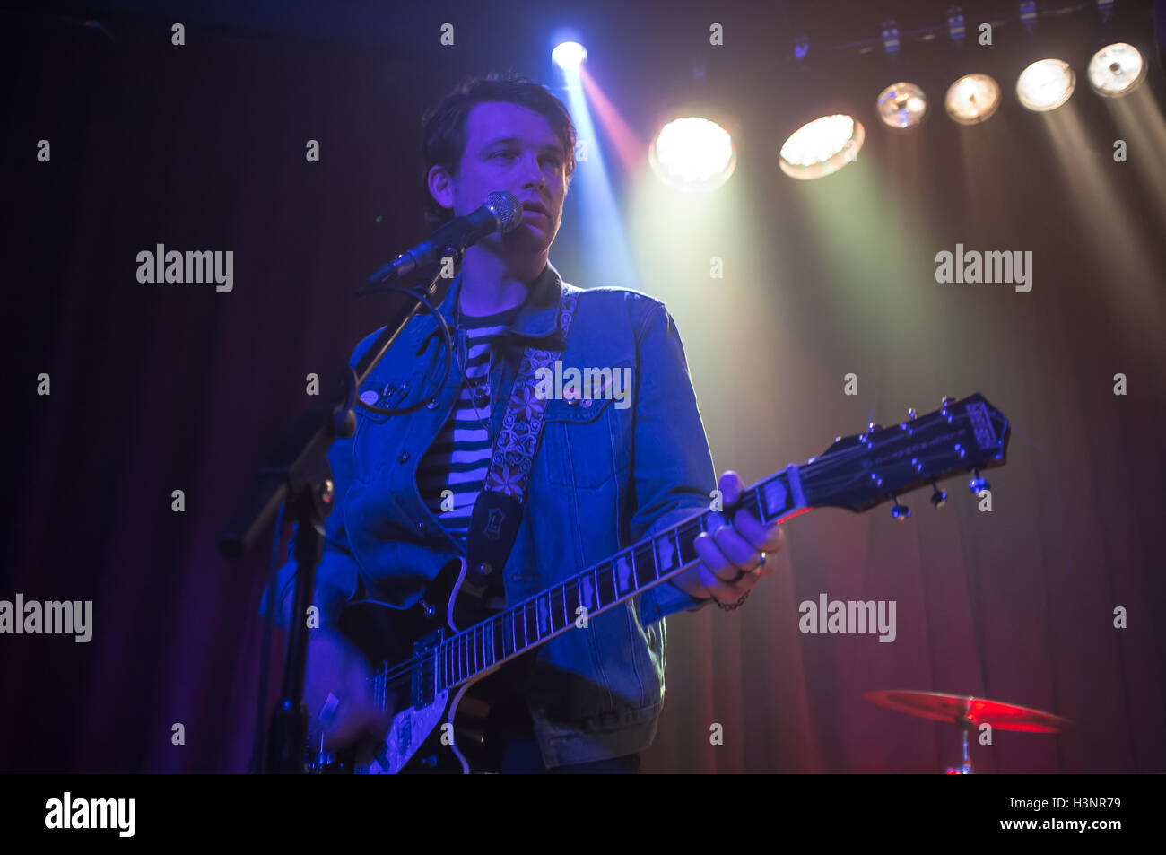 London, UK. 11th Oct, 2016. Indie rock band Sisteray perform on stage ...