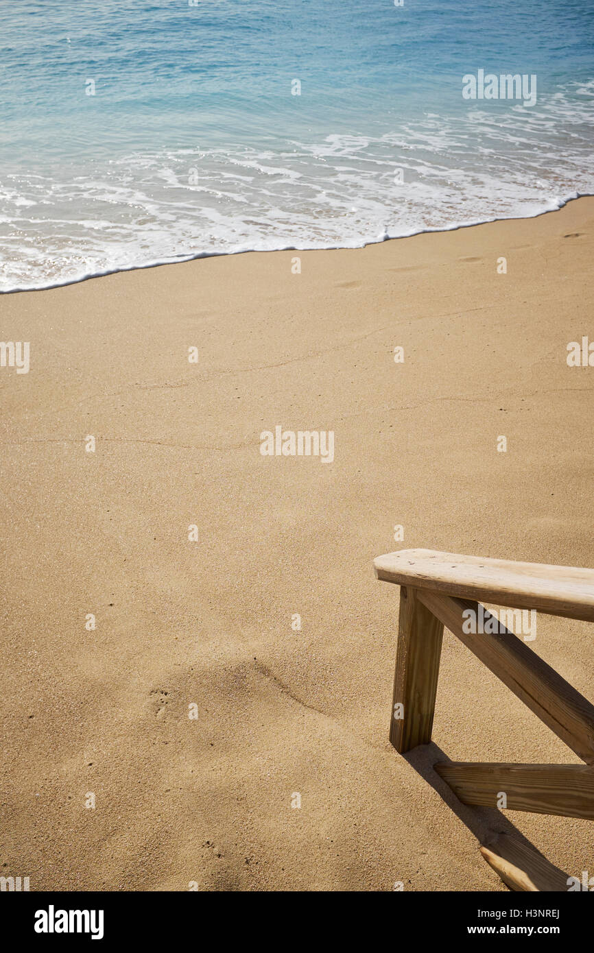 Bench on beach hi-res stock photography and images - Alamy