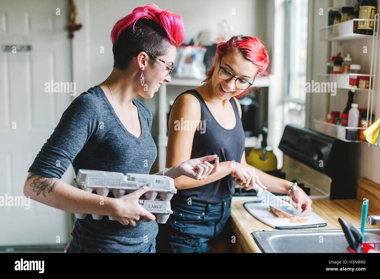 Kitchen two women hi-res stock photography and images - Alamy