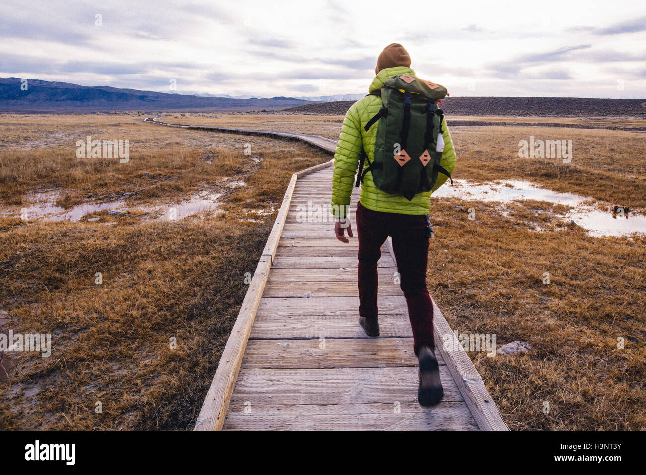Walkway over road hi-res stock photography and images - Alamy