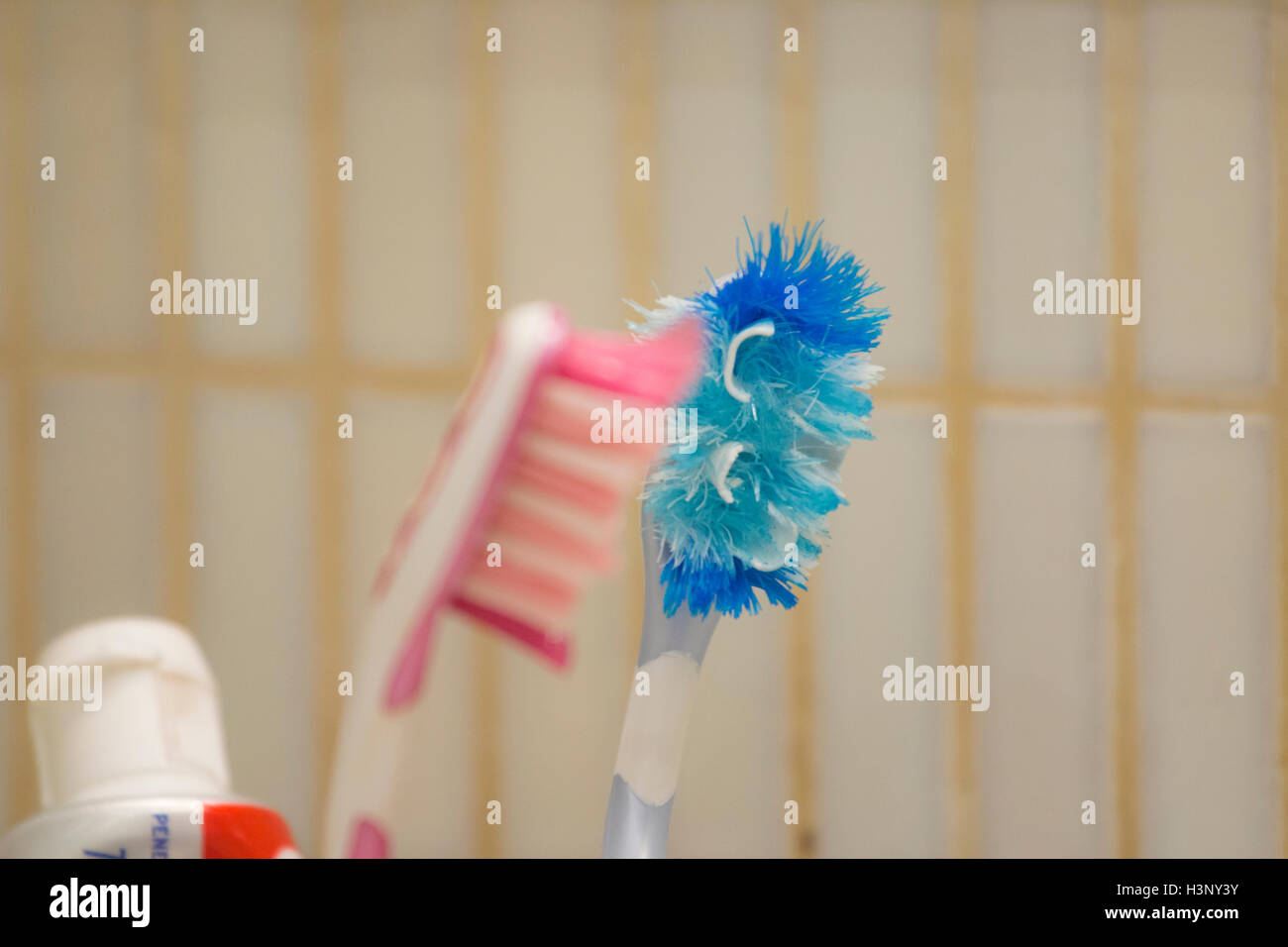 Toothbrush blue hi-res stock photography and images - Alamy