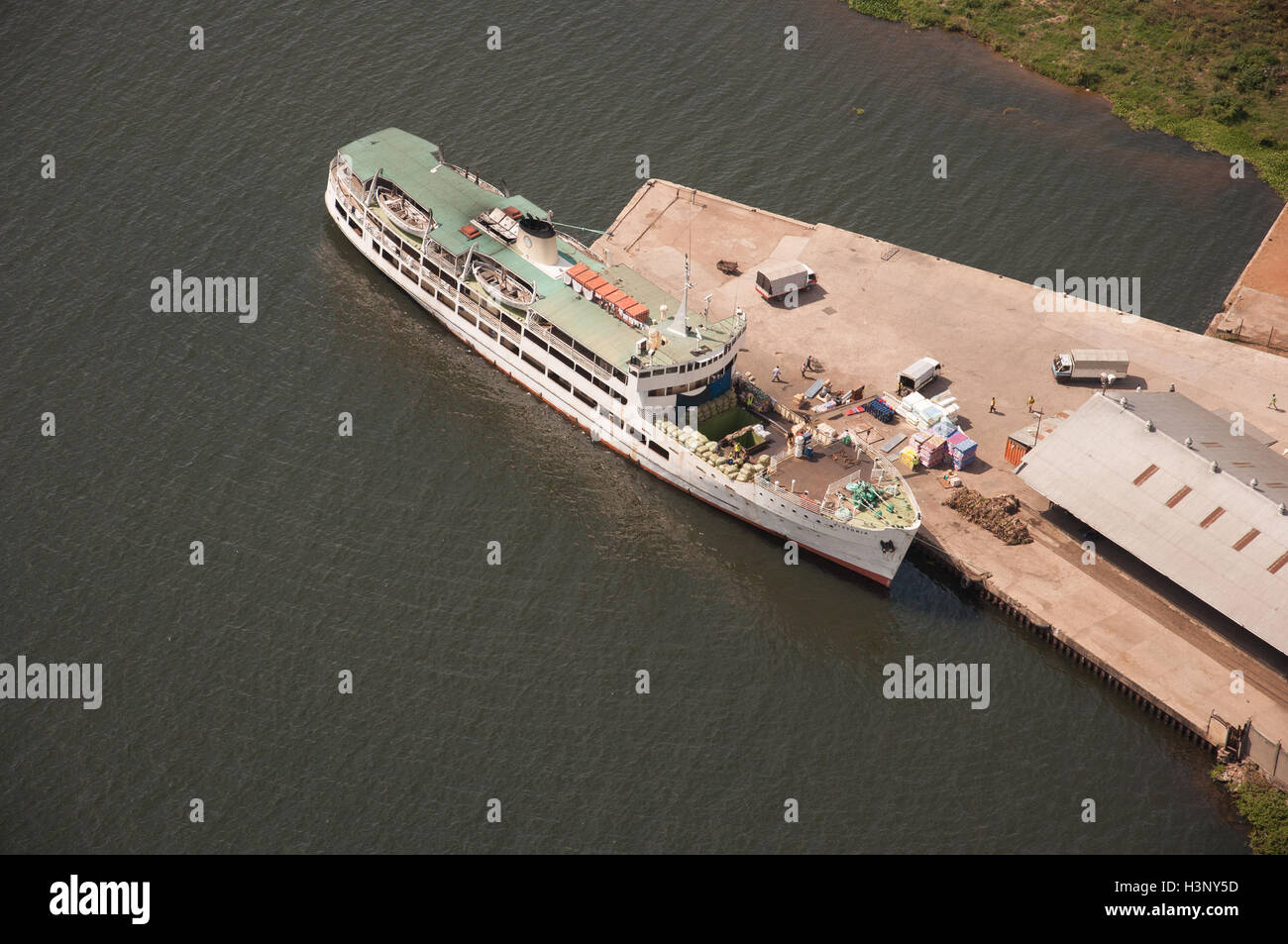 Cargo ship birds eye view hi-res stock photography and images - Alamy