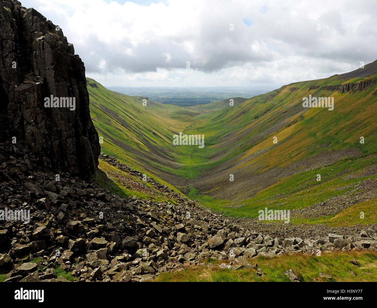 V shaped valley hi-res stock photography and images - Alamy