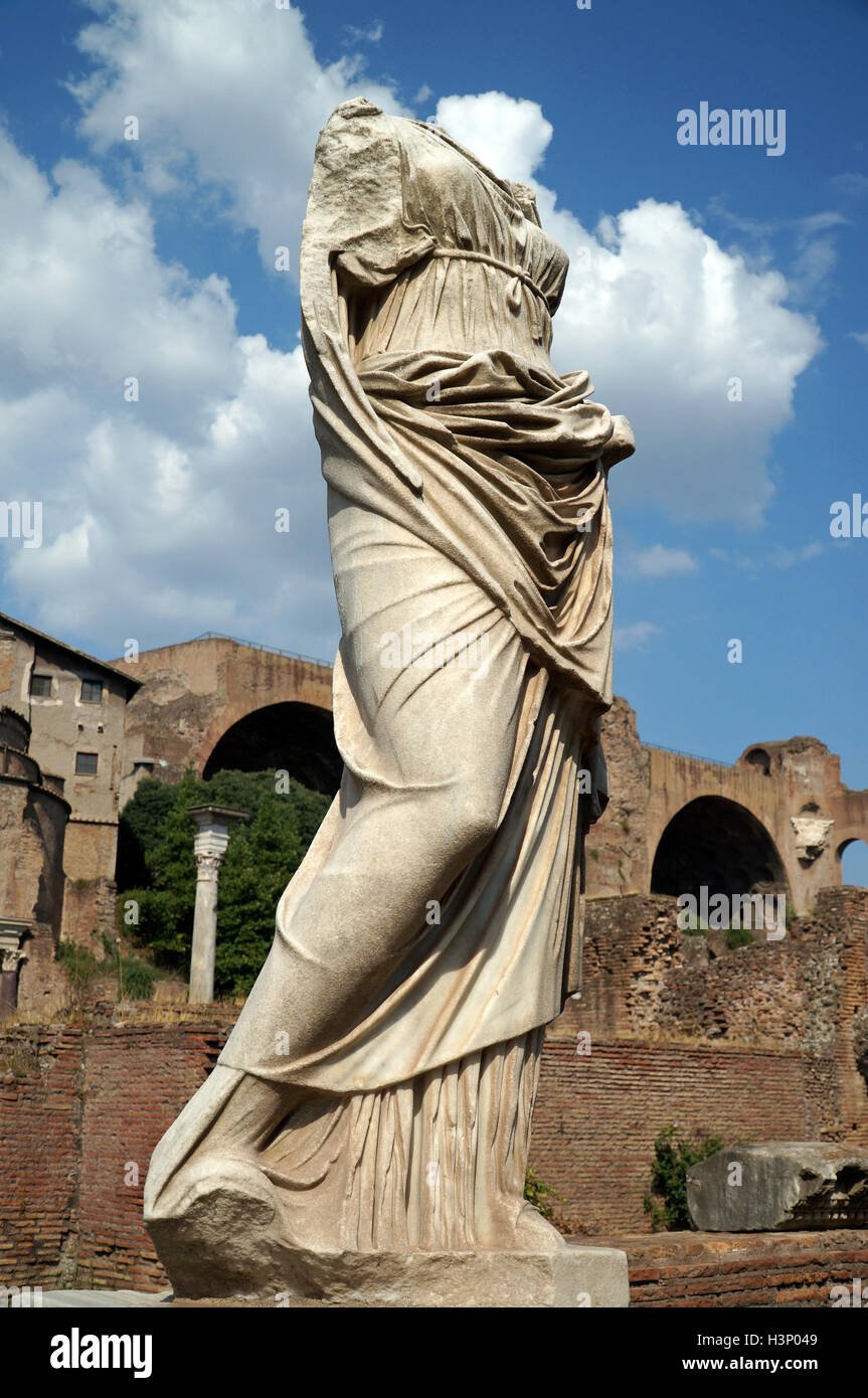 Temple saturn in forum romanum hi-res stock photography and images - Alamy