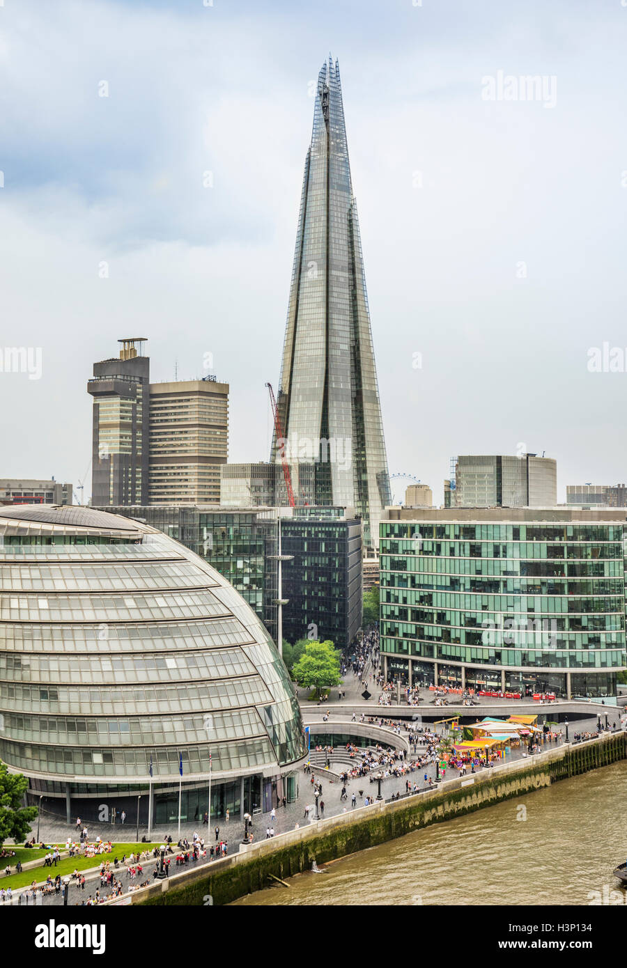 Queens walk london hi-res stock photography and images - Alamy