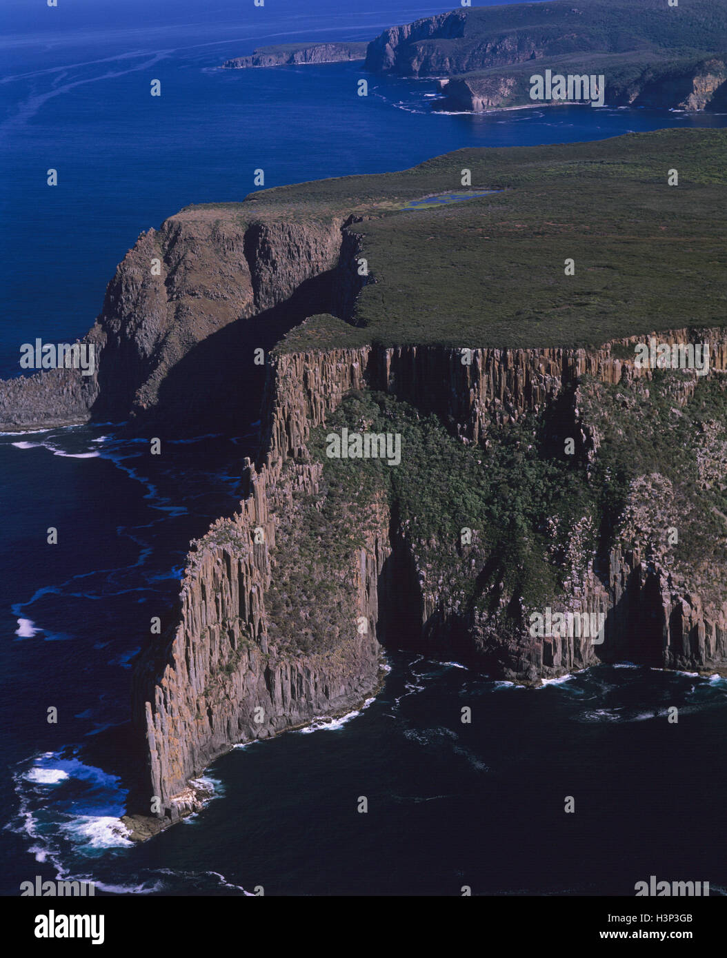 Cape Raoul with columnar dolerite of volcanic origin Stock Photo - Alamy