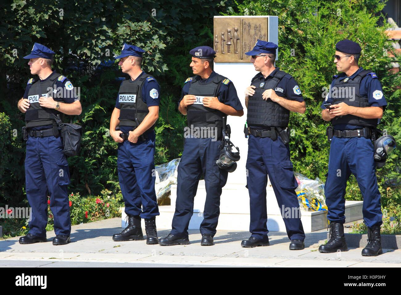 Kosovo police officers from the Regional Operational Support Unit (ROSU ...
