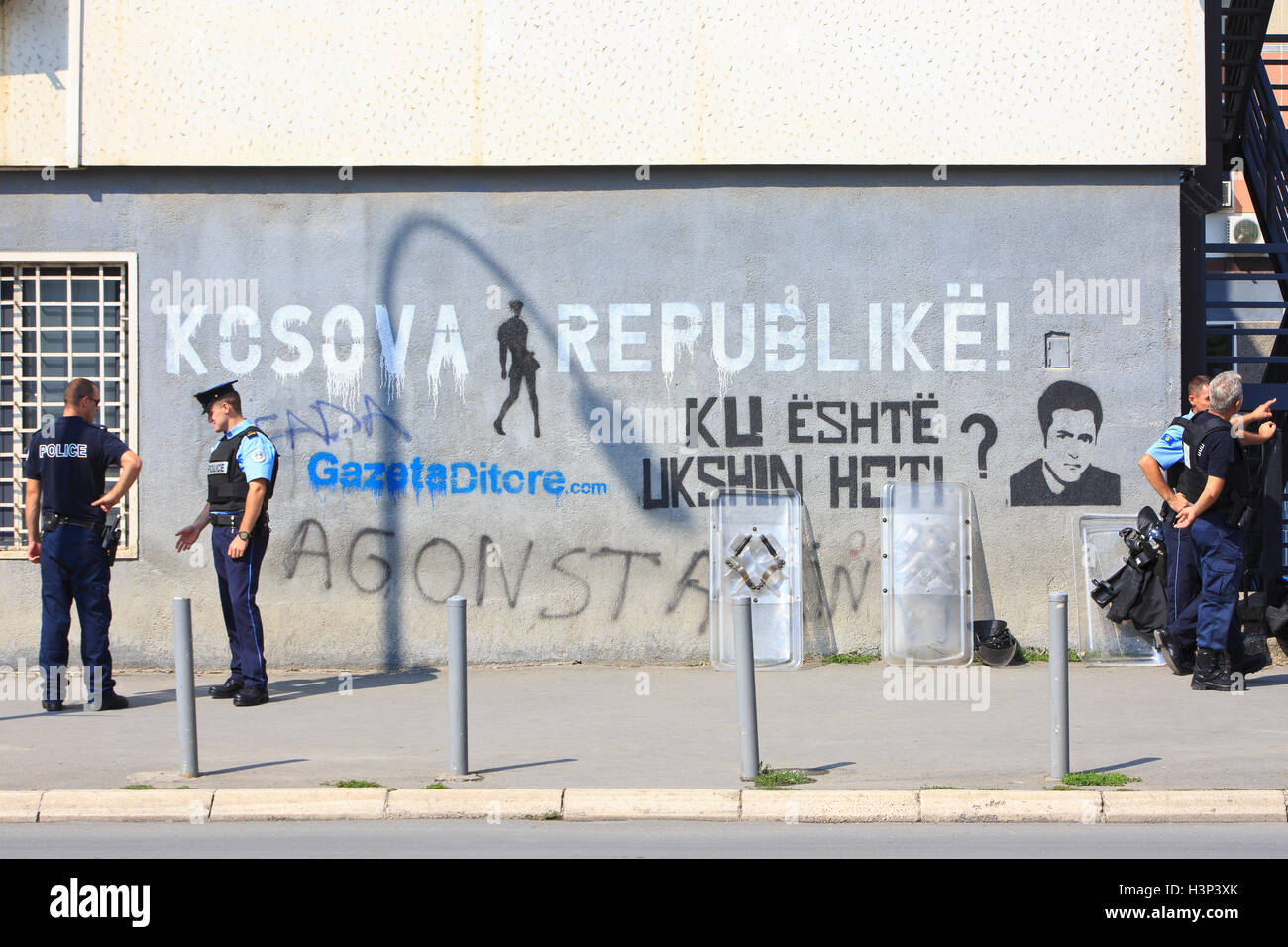 Kosovo police officers from the Regional Operational Support Unit (ROSU ...