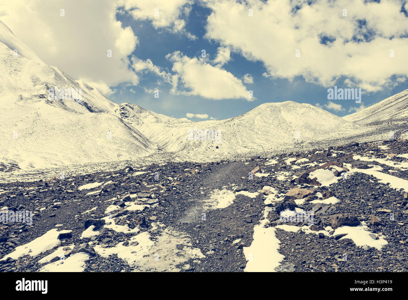 Snow covered high slopes of mountain pass Stock Photo - Alamy