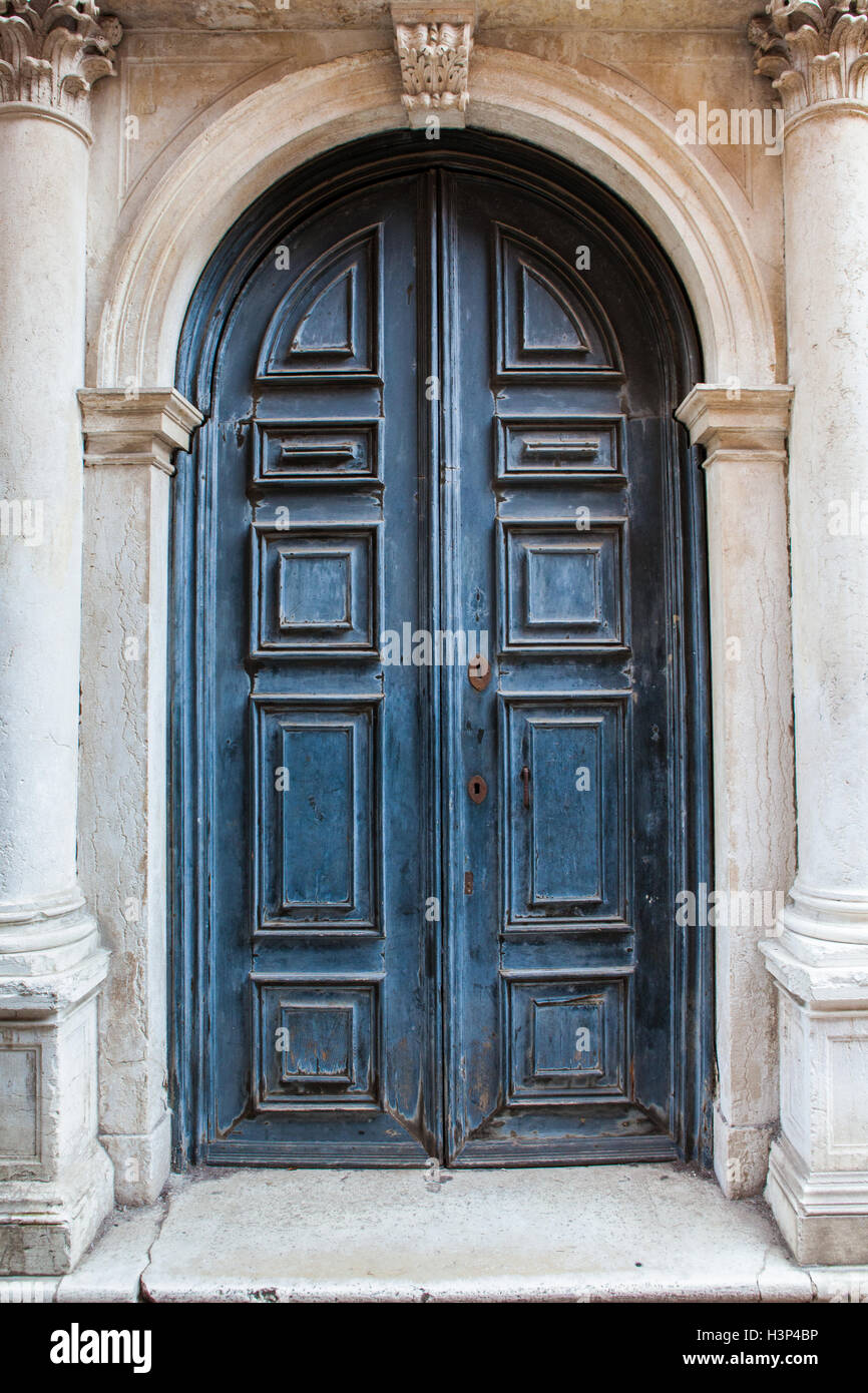 Gorgeous blue door hi-res stock photography and images - Alamy