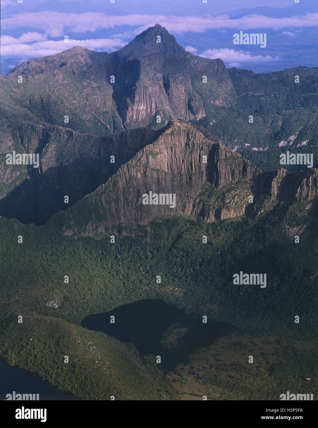 Mt anne hi-res stock photography and images - Alamy