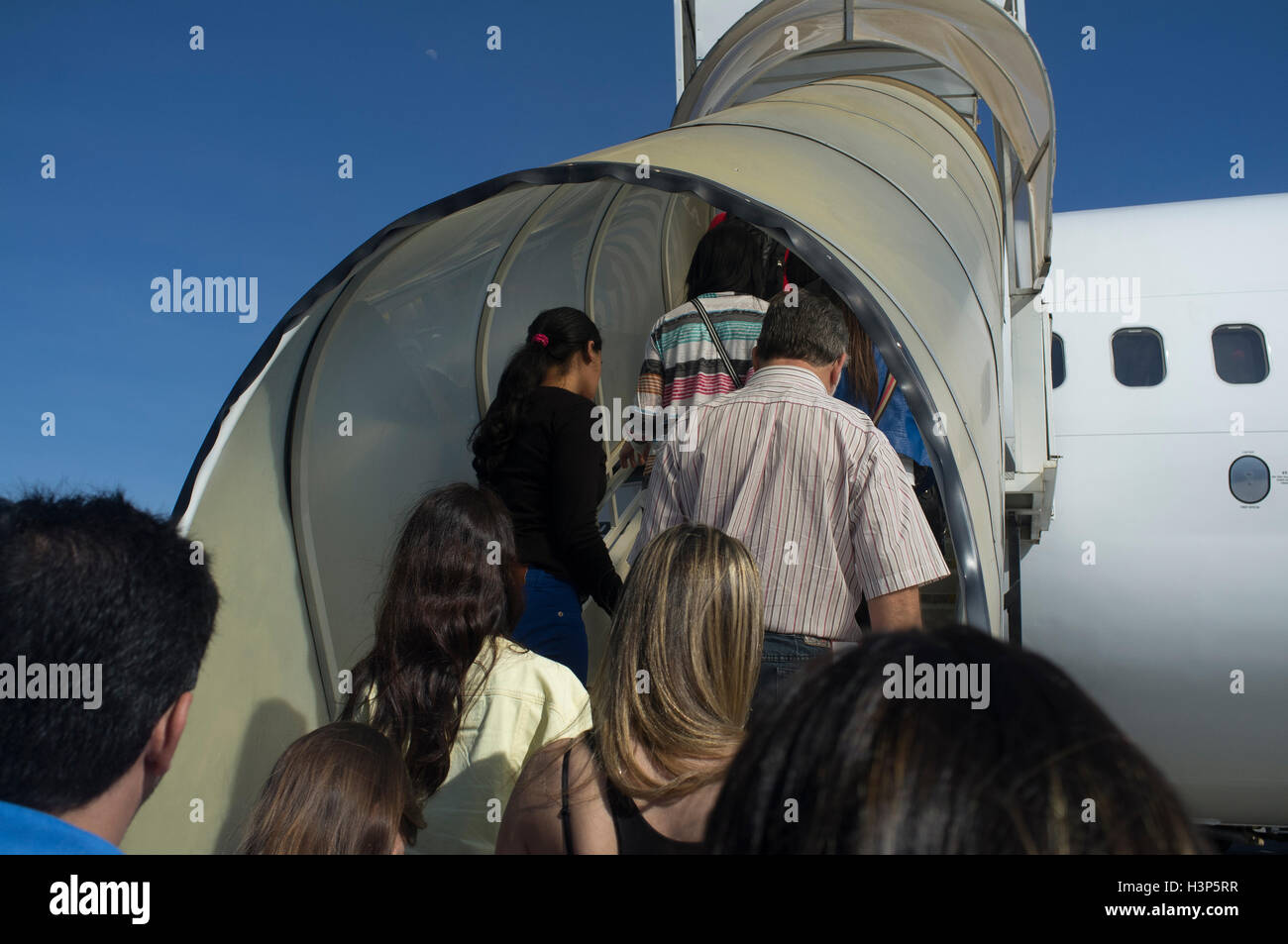 Passengers entering airport hi-res stock photography and images - Alamy