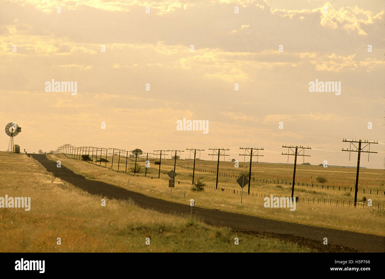Australian outback road hi-res stock photography and images - Alamy