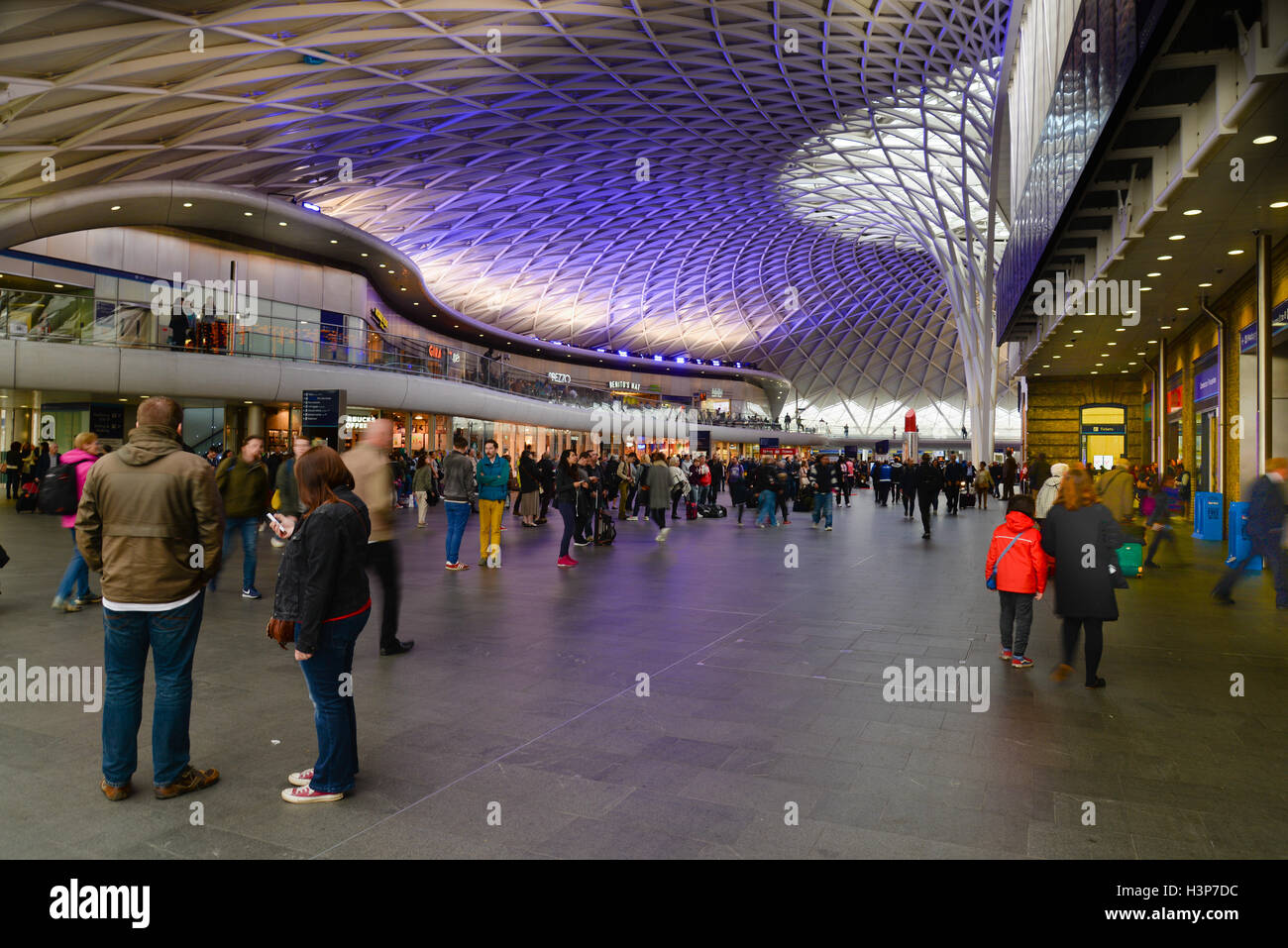 Modern concourse hi-res stock photography and images - Alamy