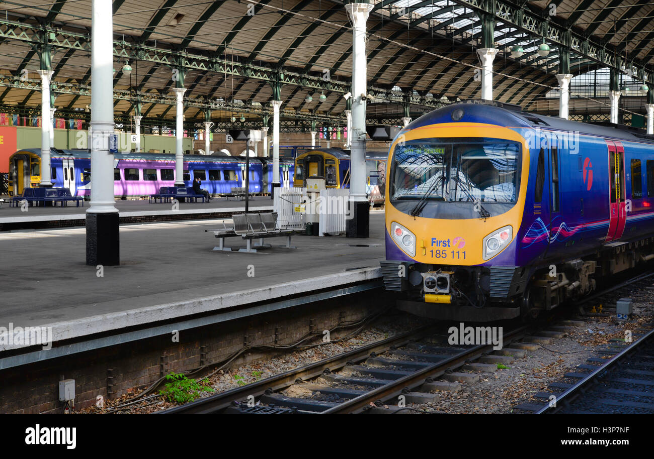 Trains at Hull Paragon Interchange Stock Photo - Alamy