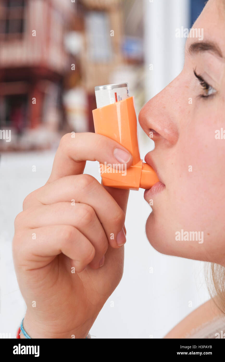 MODEL RELEASED. Teenage girl using inhaler Stock Photo - Alamy