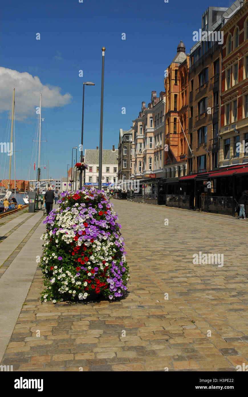 Quayside bars hi-res stock photography and images - Alamy