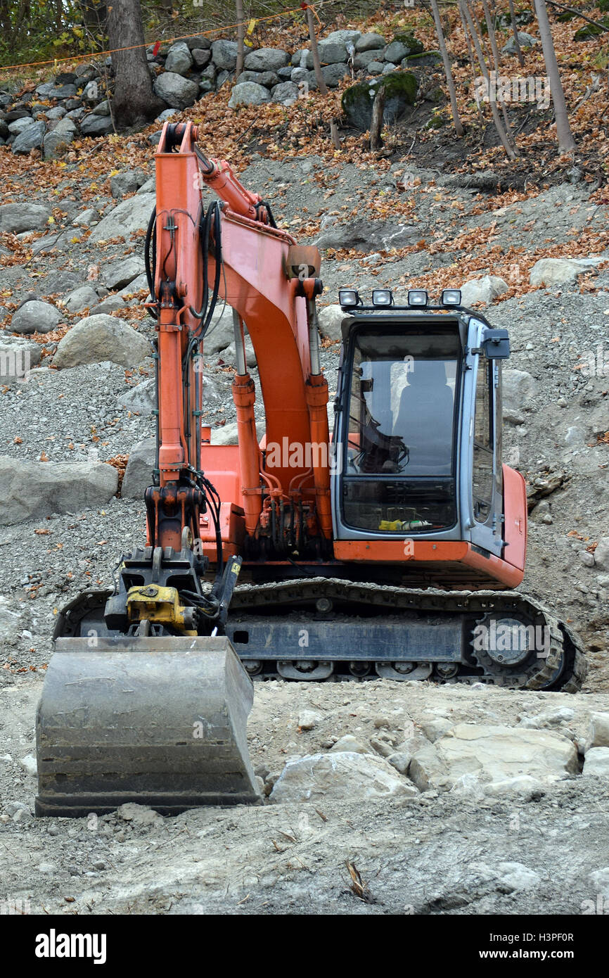 Red excavator hi-res stock photography and images - Alamy
