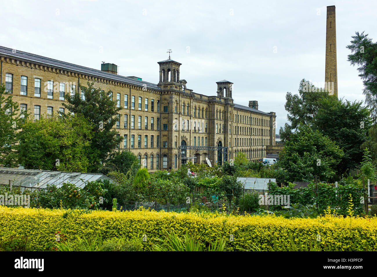 Saltaire factory building Stock Photo - Alamy