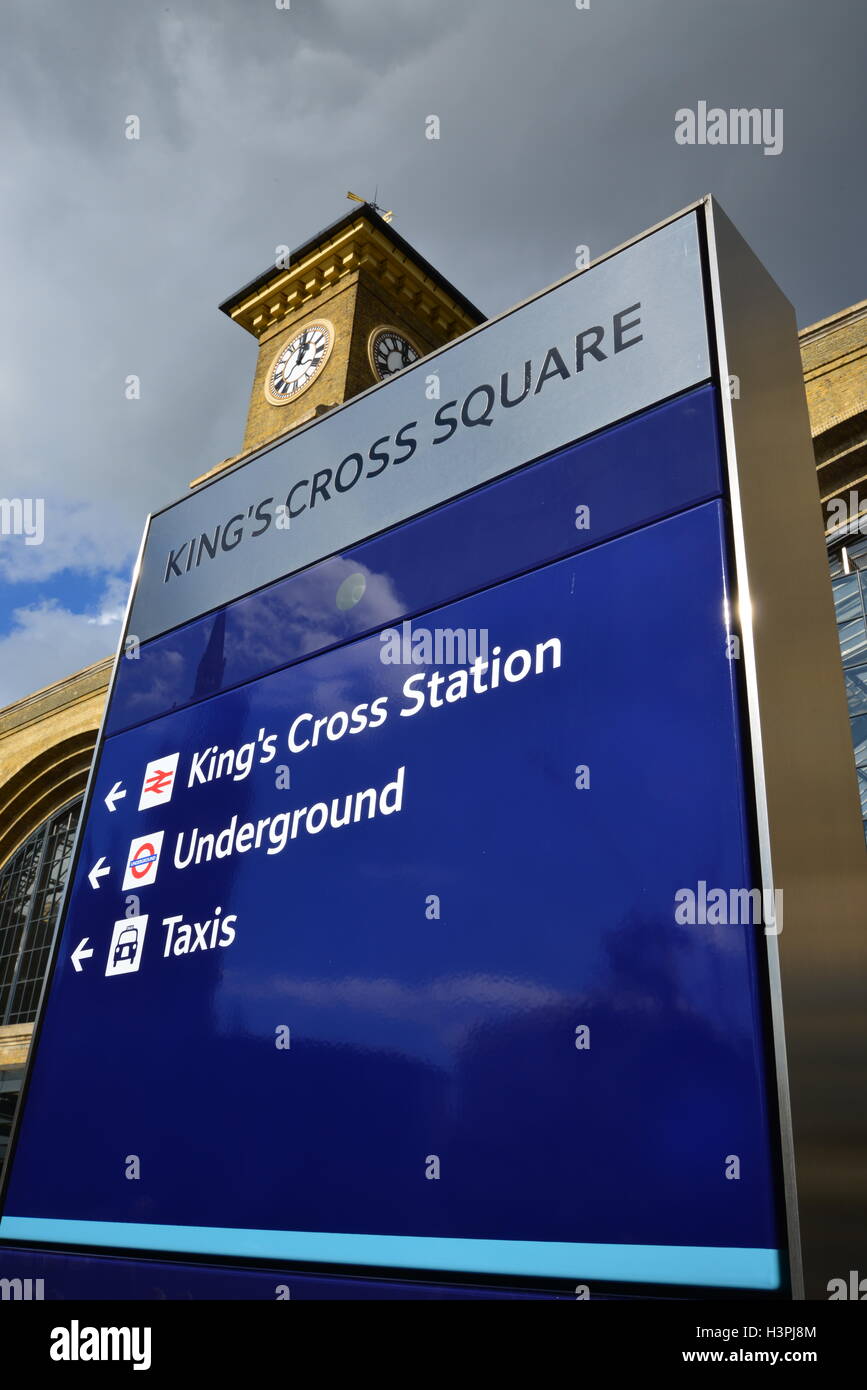 Kings cross square sign hi-res stock photography and images - Alamy