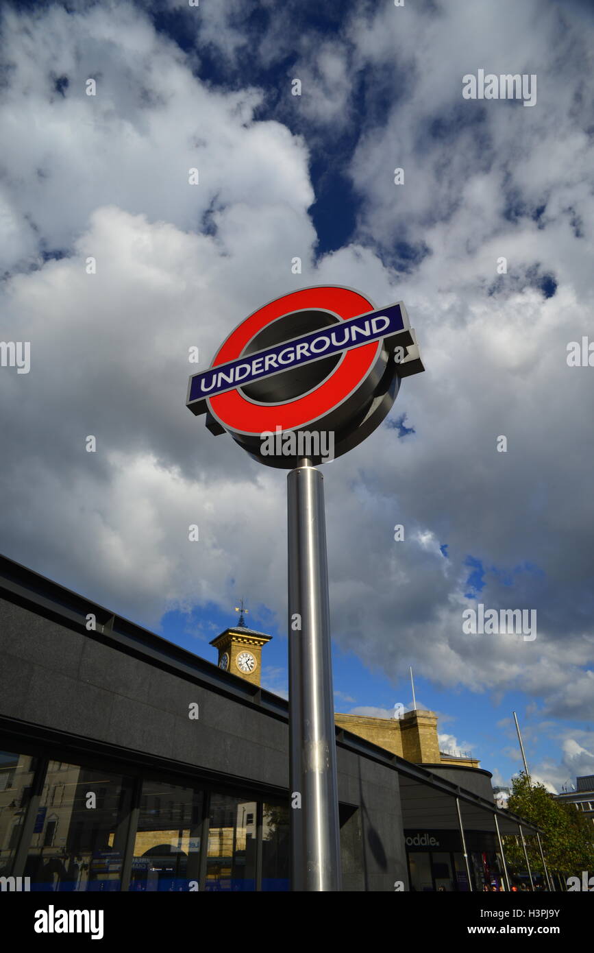 Kings cross underground station sign hi-res stock photography and ...