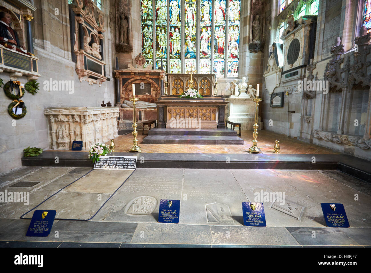 Shakespeares funerary monument hi-res stock photography and images - Alamy