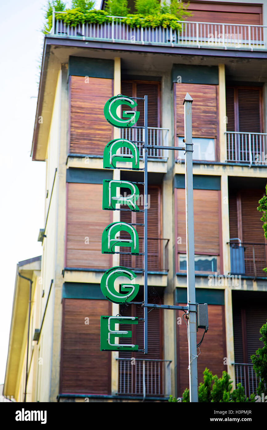 Vertical garage hi-res stock photography and images - Alamy