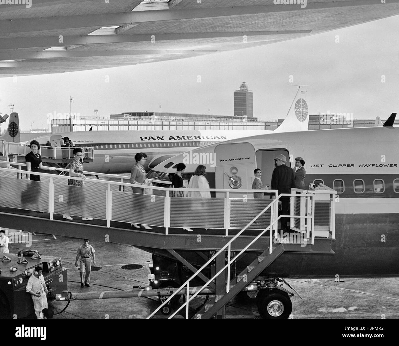Commercial flight 1950s Black and White Stock Photos & Images - Alamy