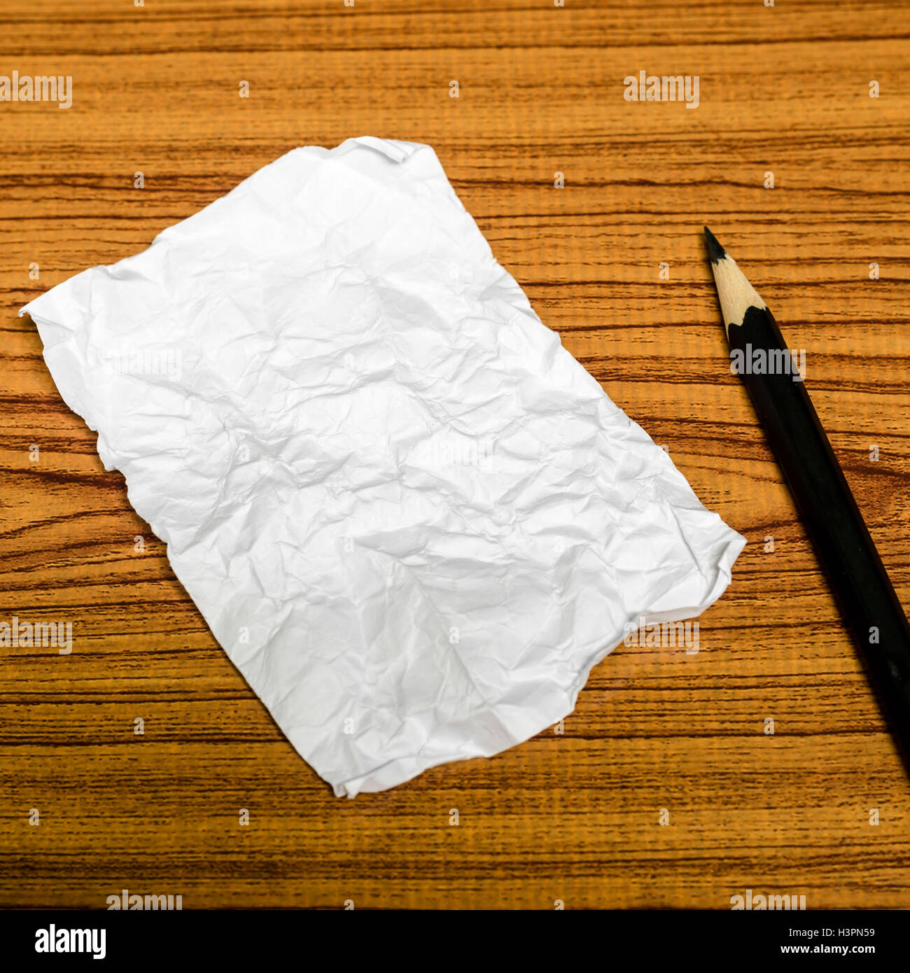 Crumbled paper balls hi-res stock photography and images - Alamy