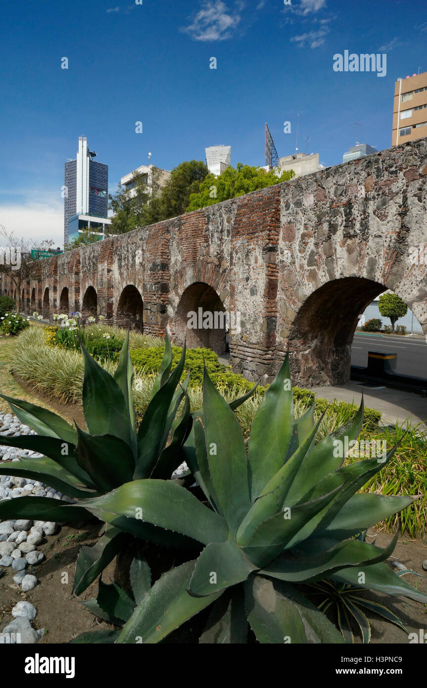 The Chapultepec Aqueduct built by the Aztecs during the Tenochtitlan ...