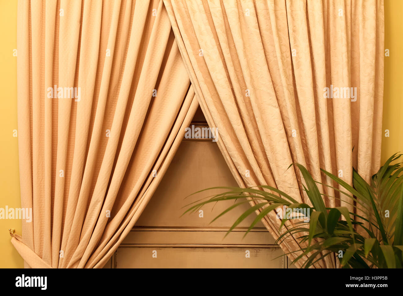 Gold drapes hi-res stock photography and images - Alamy