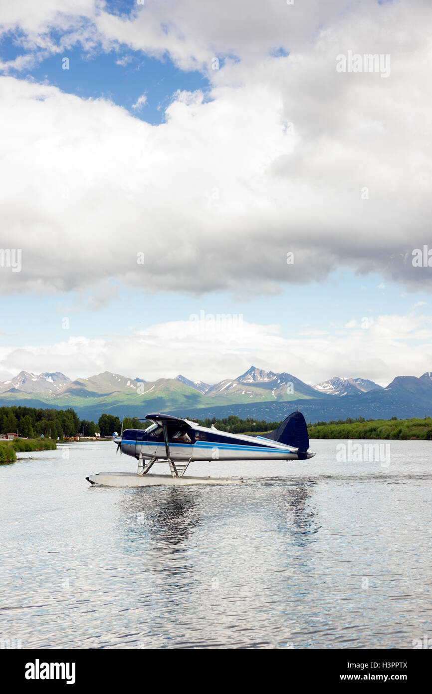 Single Prop Airplane Pontoon Plane Water Landing Alaska Last Frontier ...
