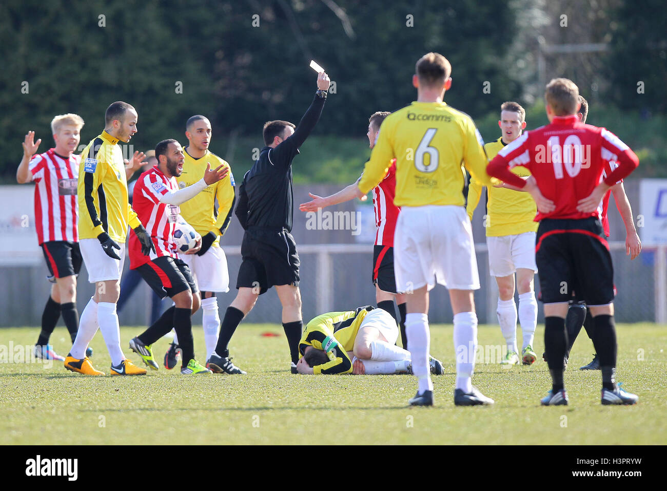 Football referee sent off hi-res stock photography and images - Alamy