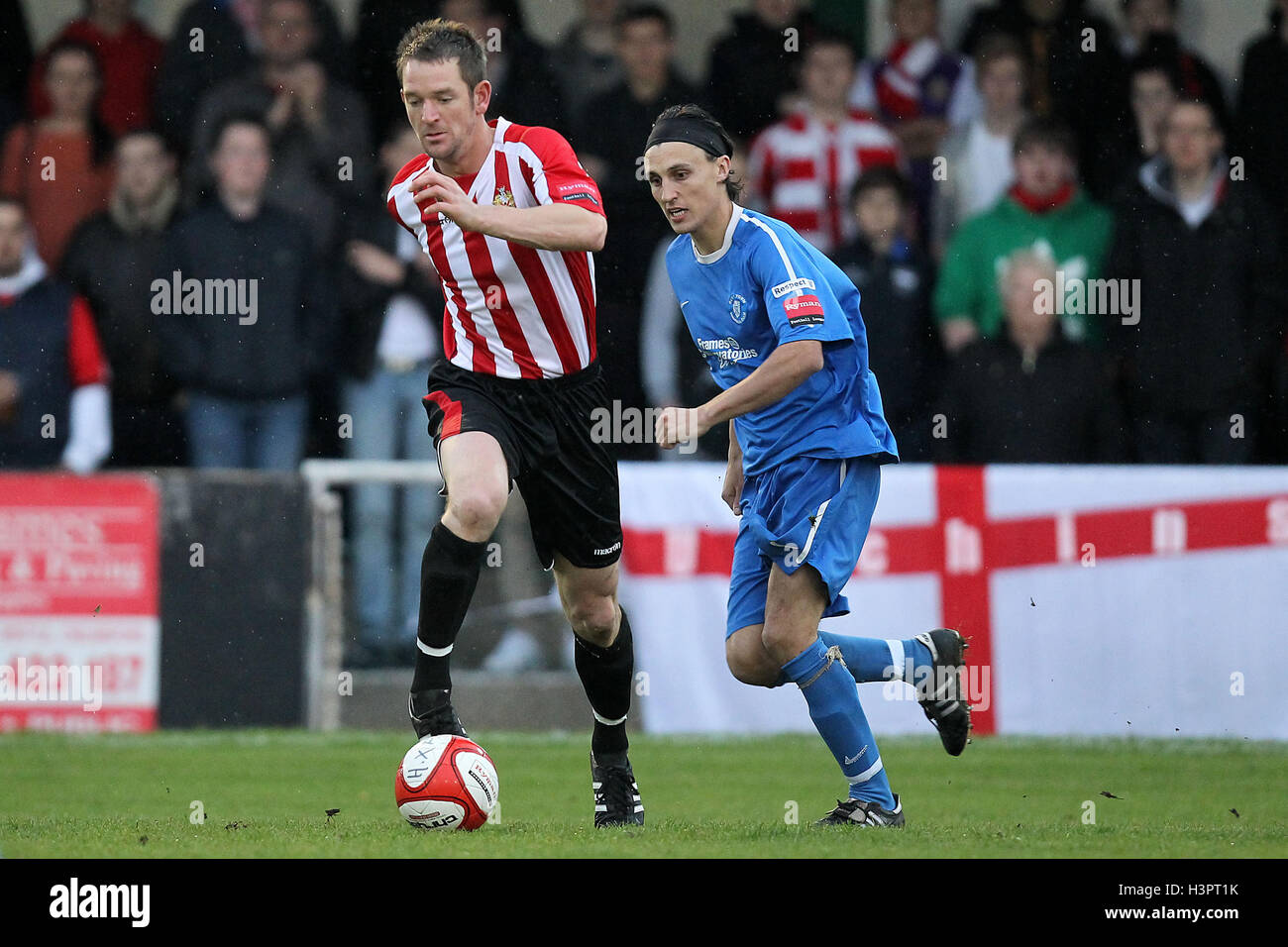 Carl Rook of Hornchurch evadesLee Reed of Bury Town - AFC Hornchurch vs ...