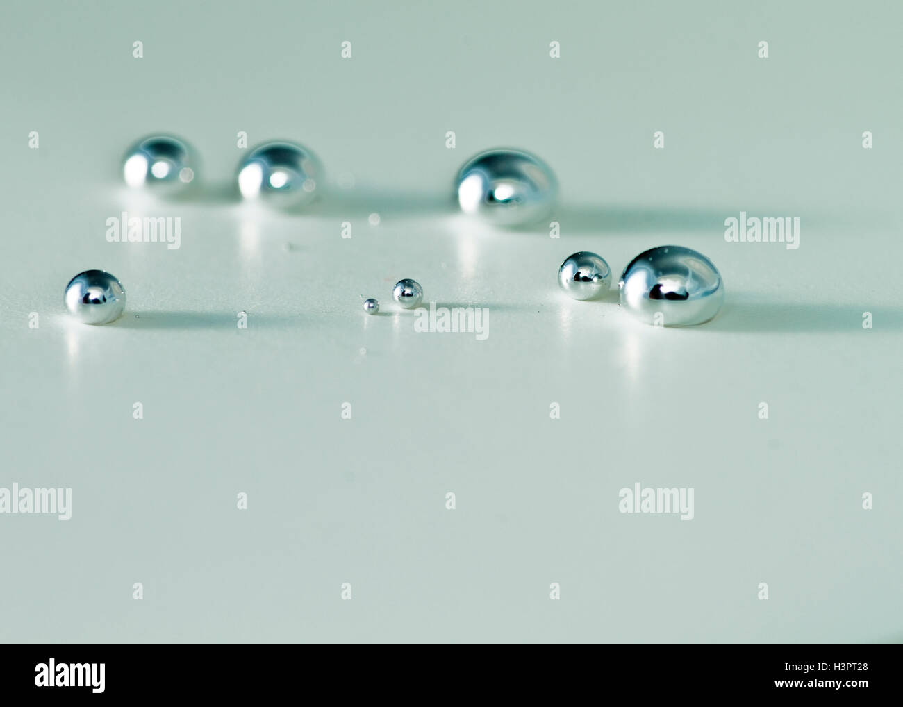 Liquid mercury drops hi-res stock photography and images - Alamy