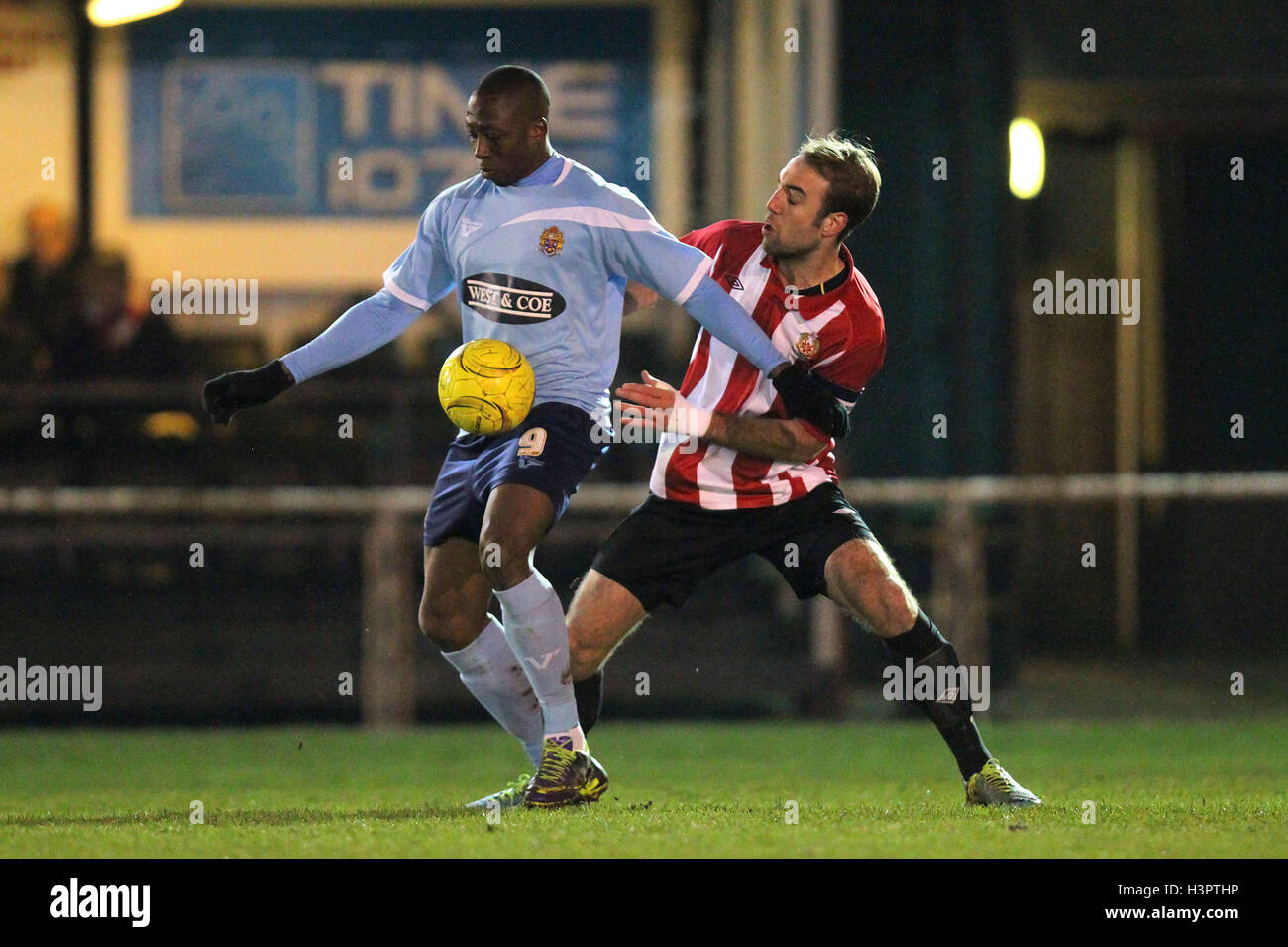 Chris Dickson of Dagenham tangles with Elliot Styles of Hornchurch ...