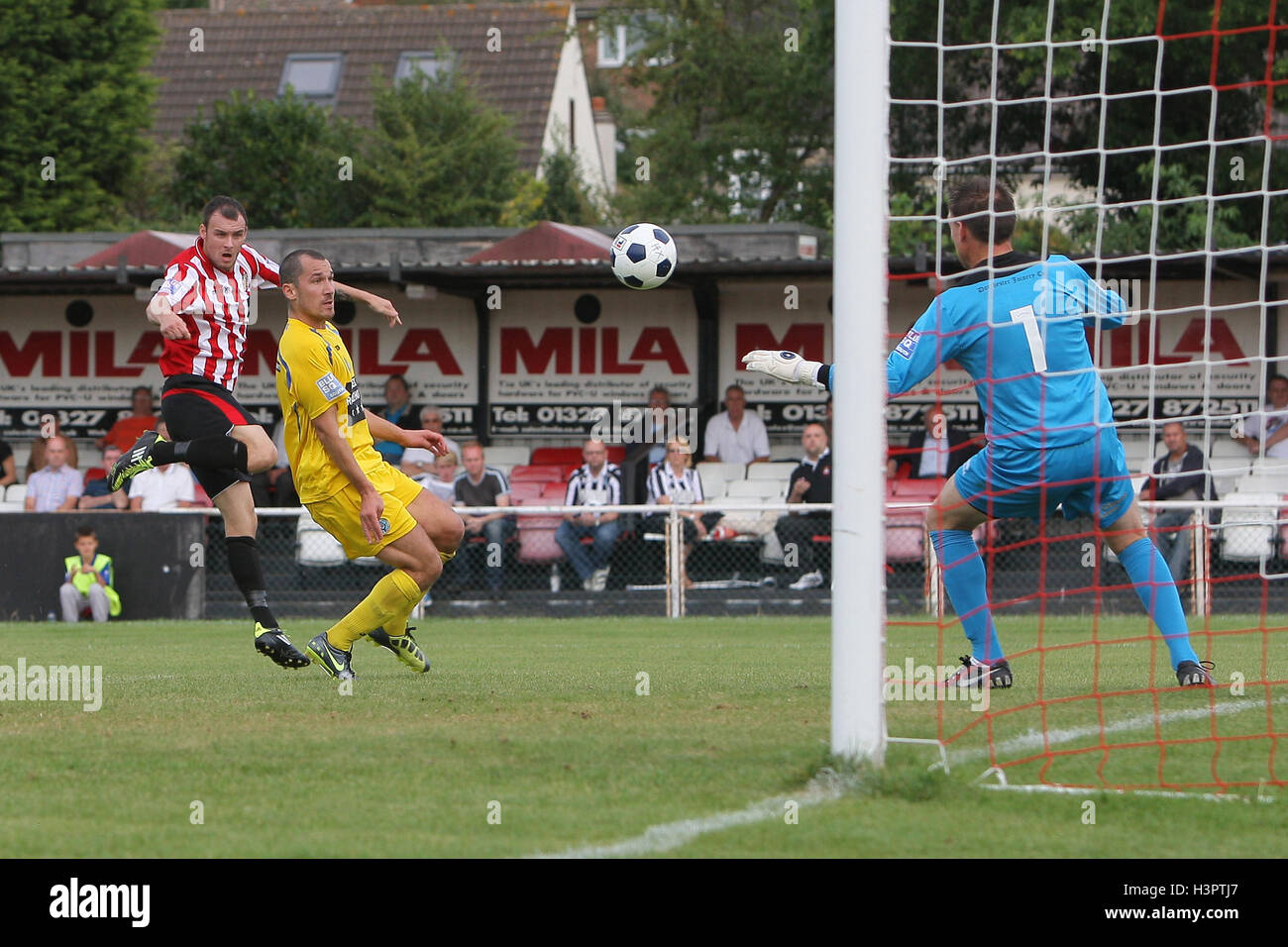Martin Tuohy of Hornchurch fires in a shot on goal and hits the post ...