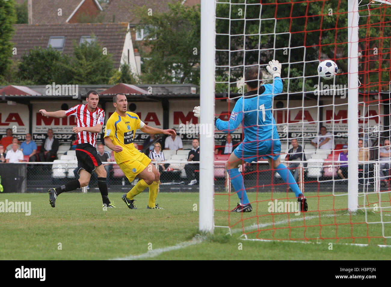 Martin Tuohy of Hornchurch fires in a shot on goal and hits the post ...