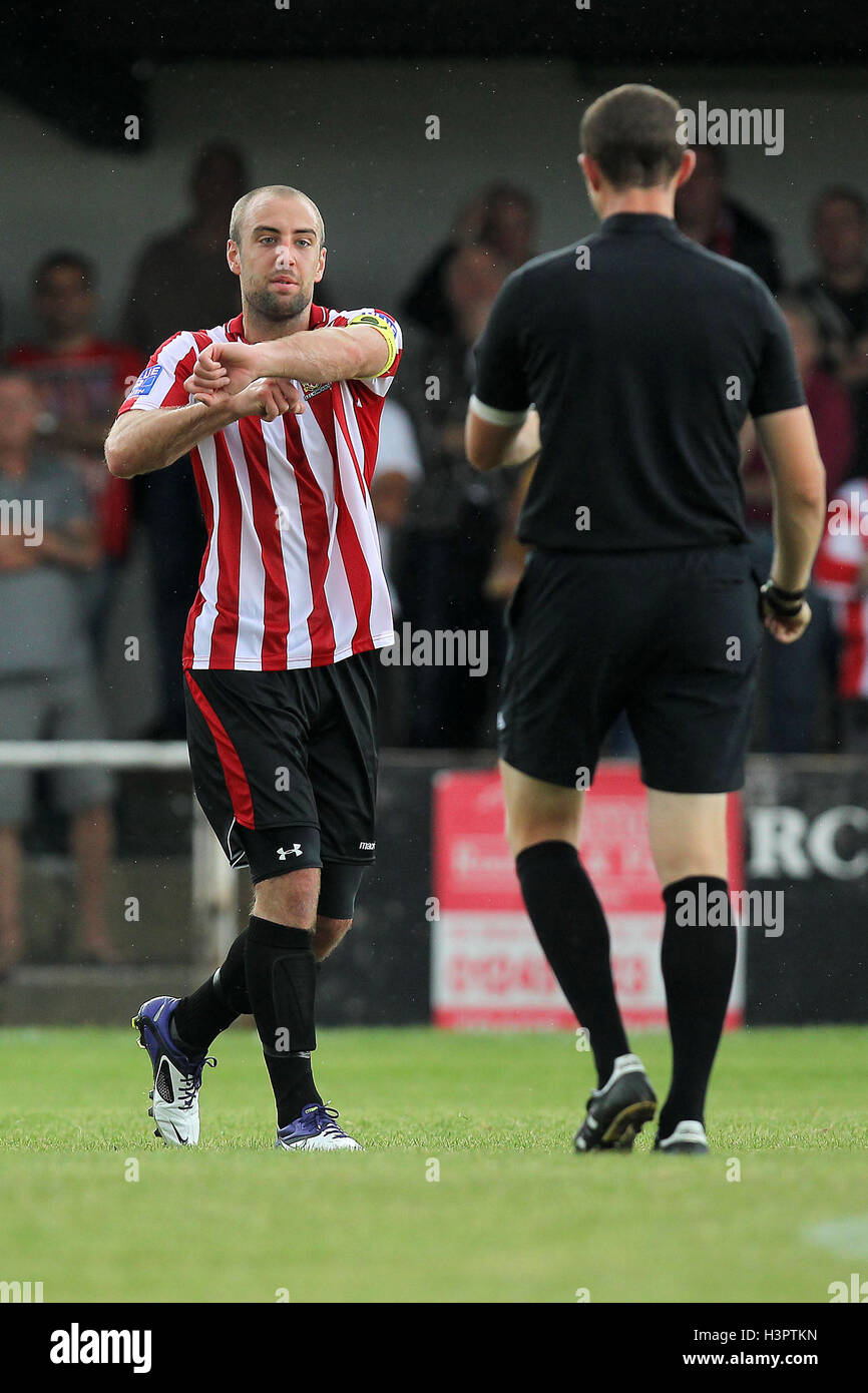 Elliot Styles of Hornchurch disputes a decision with referee Stephen ...