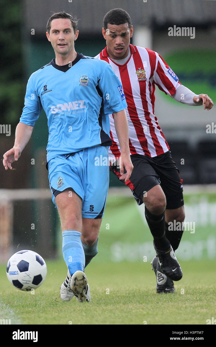 Leon McKenzie of Hornchurch and Dean Rance of Dover - AFC Hornchurch vs ...