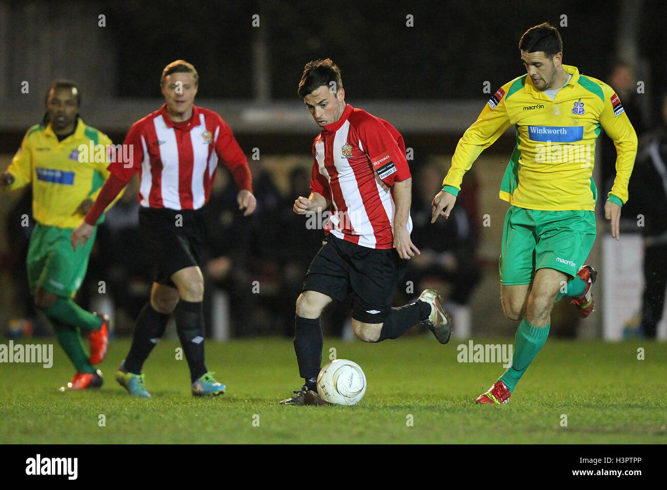 Danny Phillips in action for Hornchurch - AFC Hornchurch vs Dulwich ...