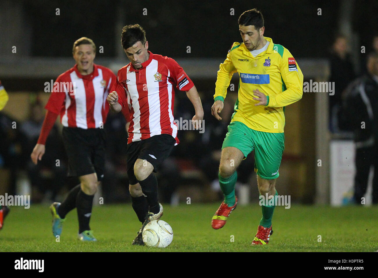 Danny Phillips in action for Hornchurch - AFC Hornchurch vs Dulwich ...