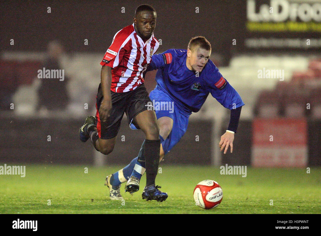 Les Thompson of Hornchurch evades Garry Jones of Harrow - AFC ...