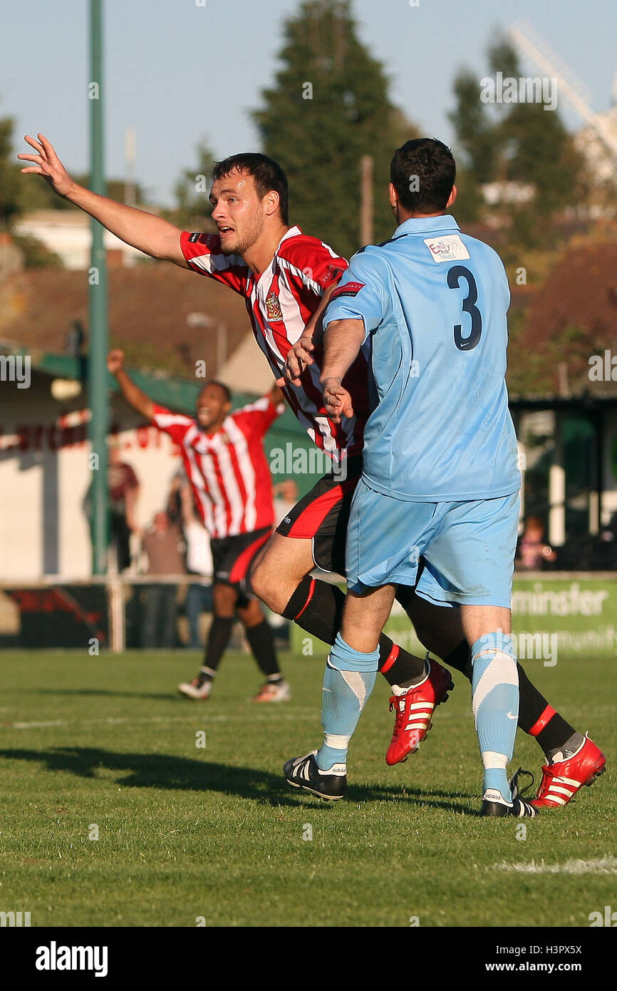 Martin tuohy goal hornchurch celebrates hi-res stock photography and ...