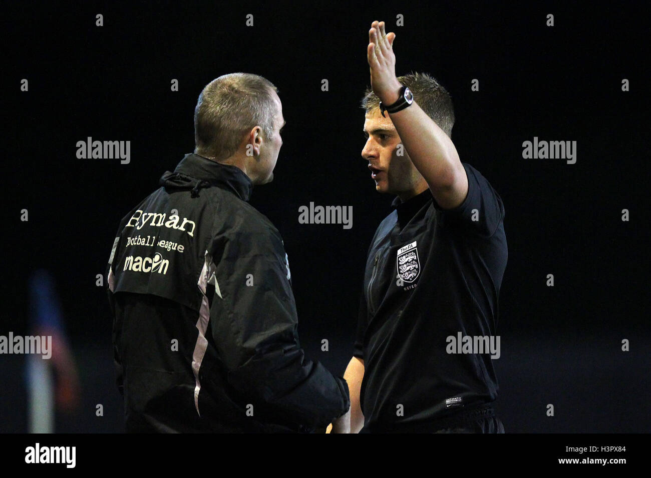 Josh smith referee hi-res stock photography and images - Alamy
