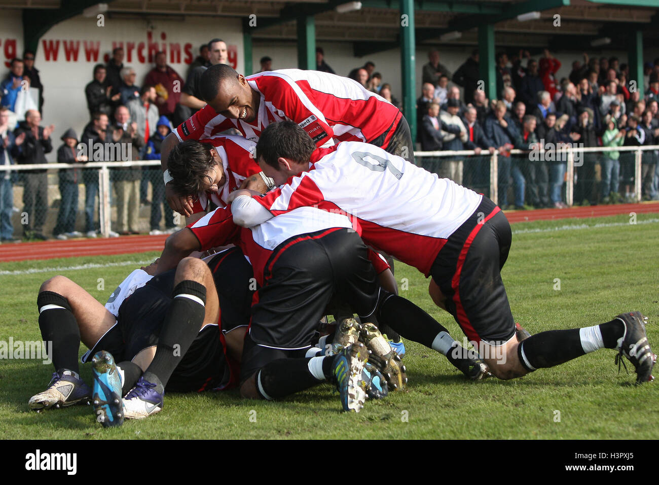 Leon McKenzie scores the first goal for Hornchurch and celebrates with ...
