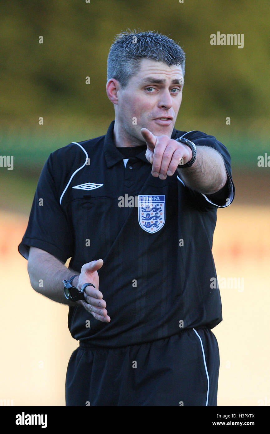 Referee r hi-res stock photography and images - Alamy