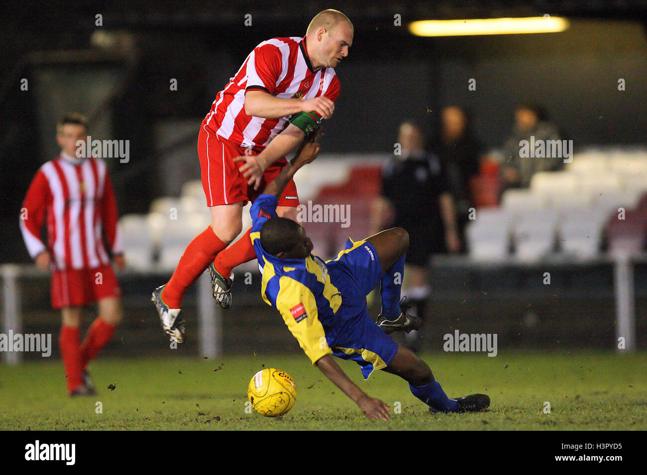 Dave Collis of Romford collides with Abs Seymour of Romford - AFC ...